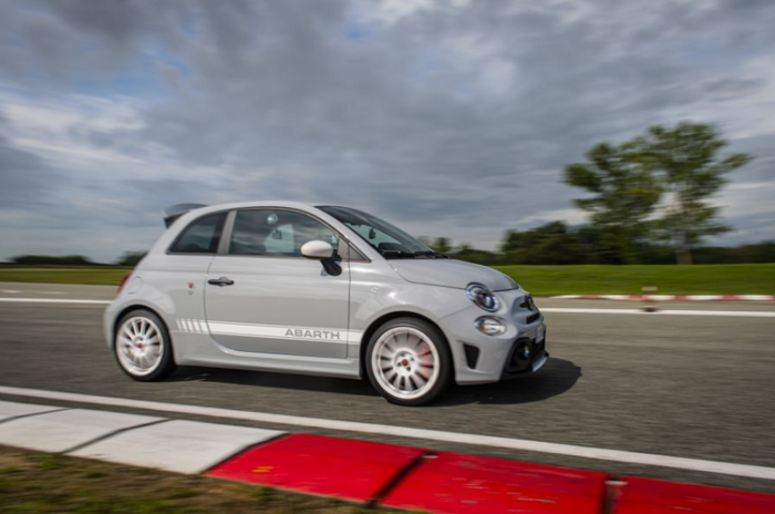 ABARTH 695 ESSEESSE MY2022 / LIMITED EDITION : オートリーゼン|AUTORIESEN