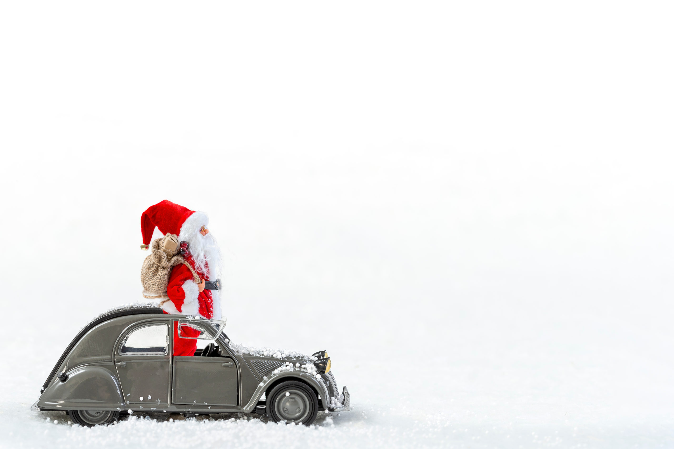 Christmas,Celebration,With,Santa,Claus,Standing,In,A,French,2cv : オートリー ...